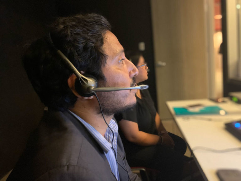 ¿Por qué elegir un intérprete profesional? | WhooTranslate